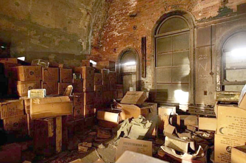 There's a Cold War Bomb Shelter Hidden Under the Brooklyn Bridge | 6sqft