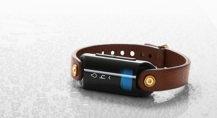 World’s first hydration monitor tells you when you need a glass of ...