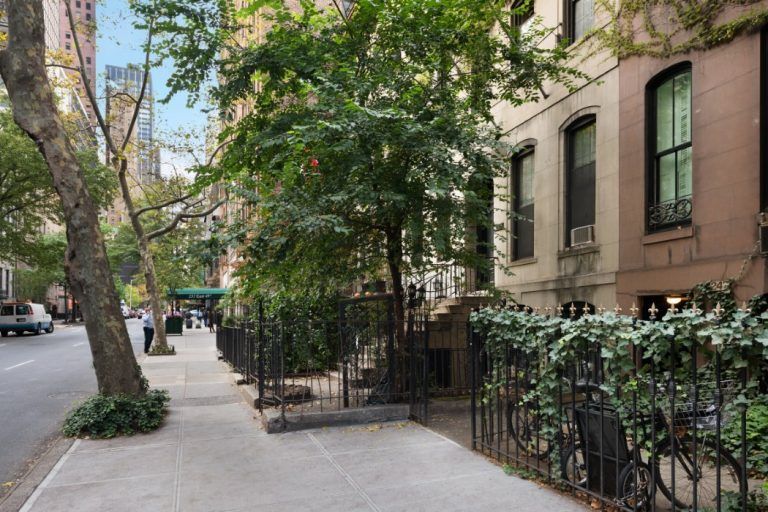 Brownstone rental on Katharine Hepburn's old block asks $4,000/month in ...