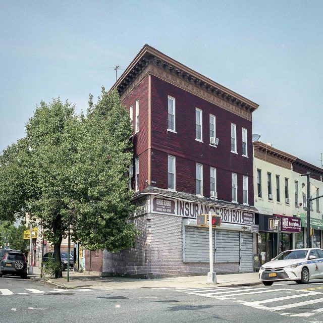 The Urban Lens: Zooming in on New York's captivating corner ...