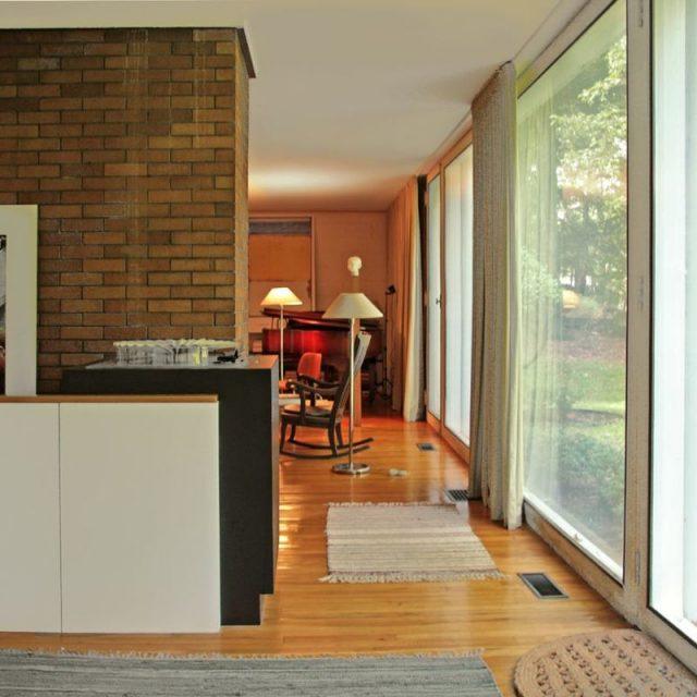 First home designed by Philip Johnson seeks $1M and a preservation ...