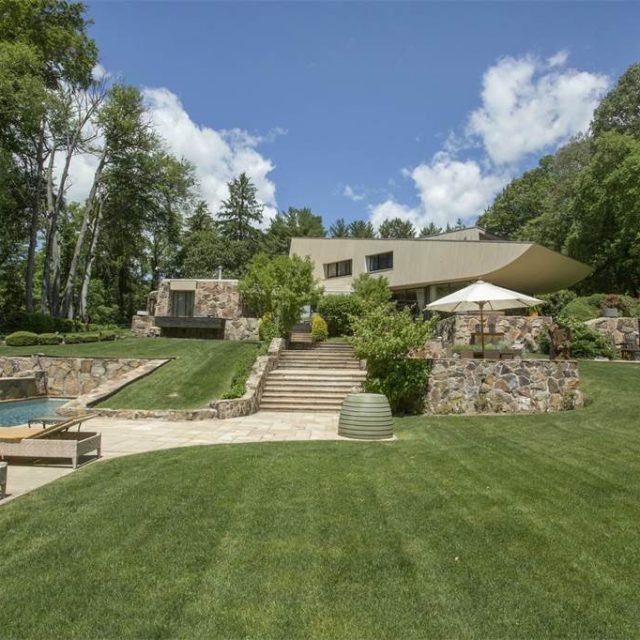 'Romantic modernist' Norman Jaffe designed this sculptural Long Island ...