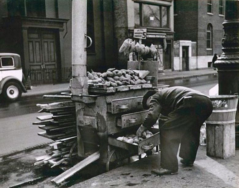 From oysters to falafel: The complete history of street vending in NYC ...