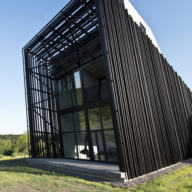 Hudson Valley "sleeve house," surrounded by 15 acres of rolling meadows ...