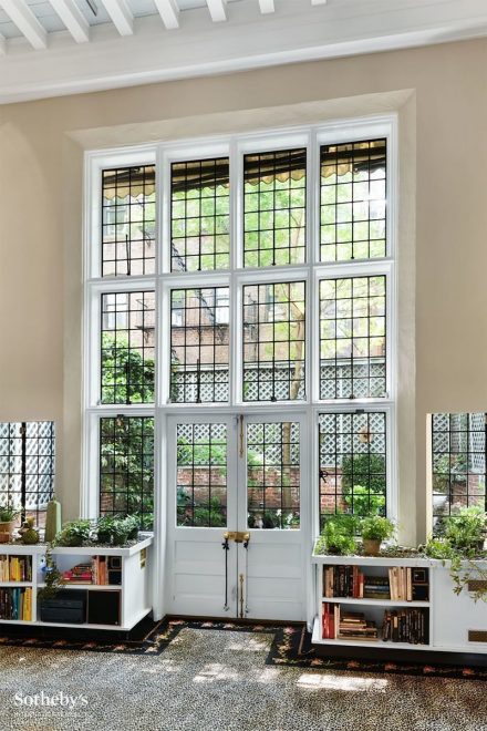 A 20-foot wall of windows stuns in this romantic Gramercy Park ...