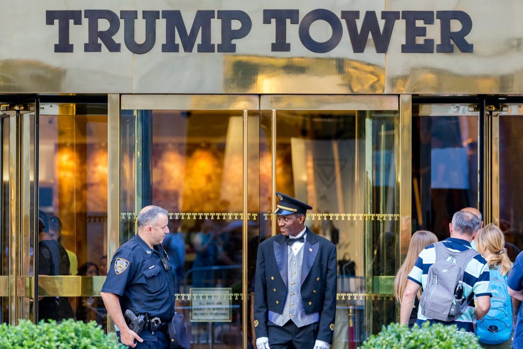 At Green New Deal rally, De Blasio tells Trump his NYC buildings could ...