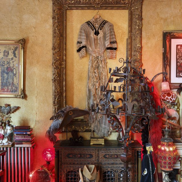 Get a rare look inside the homes of the Chelsea Hotel's last residents ...