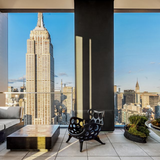 Clive Wilkinson's 4,400-Square-Foot “Superdesk” Puts Literal Twist on ...