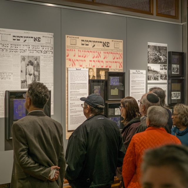 ‘Pressed: Images from the Jewish Daily Forward’ tells the story of ...