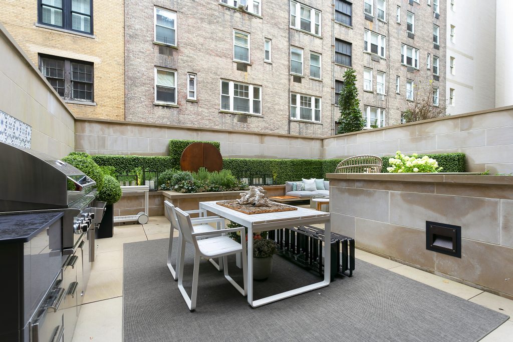 After three years, developer Joseph Chetrit unloads UES townhouse with ...