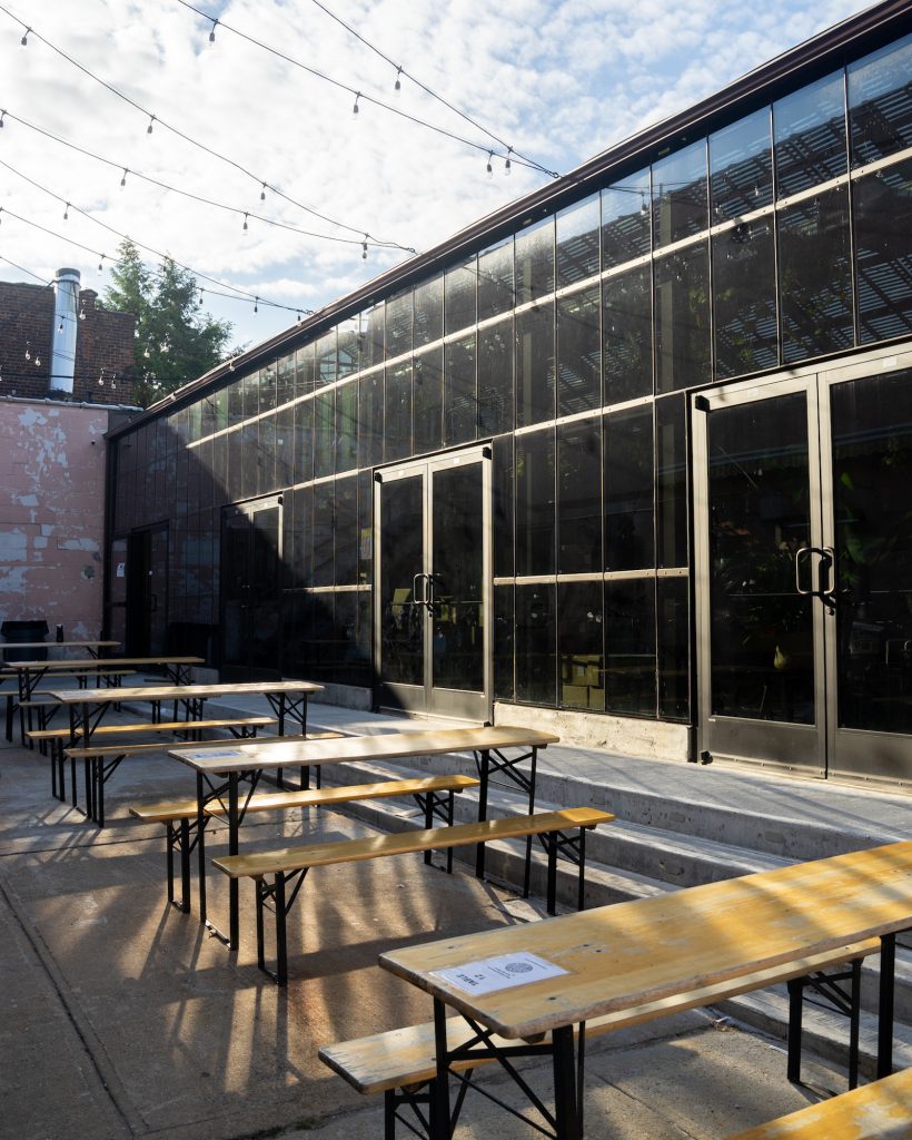 14 NYC breweries with outdoor seating | 6sqft