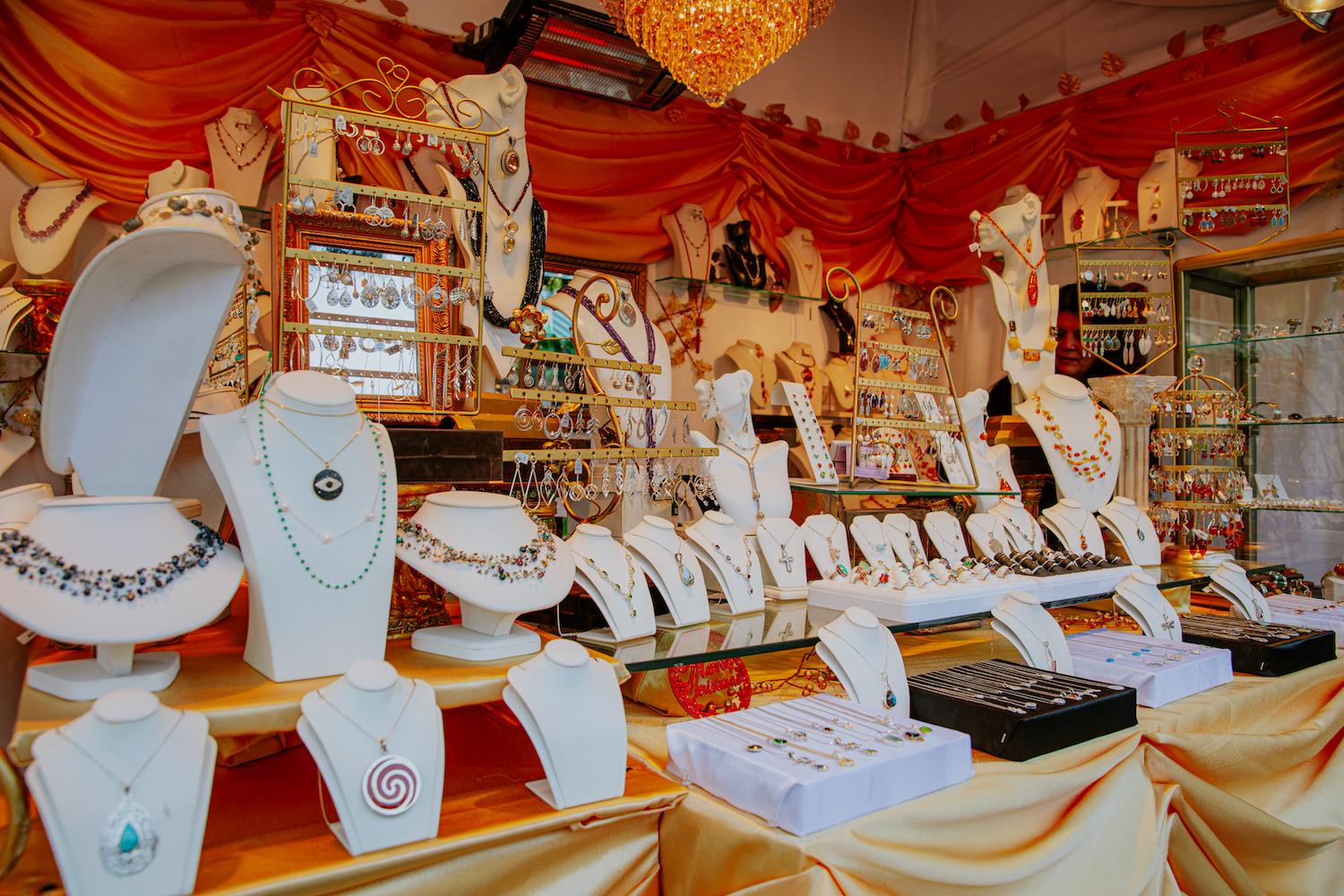 Urbanspace to bring an outdoor holiday market to Brooklyn this year | 6sqft