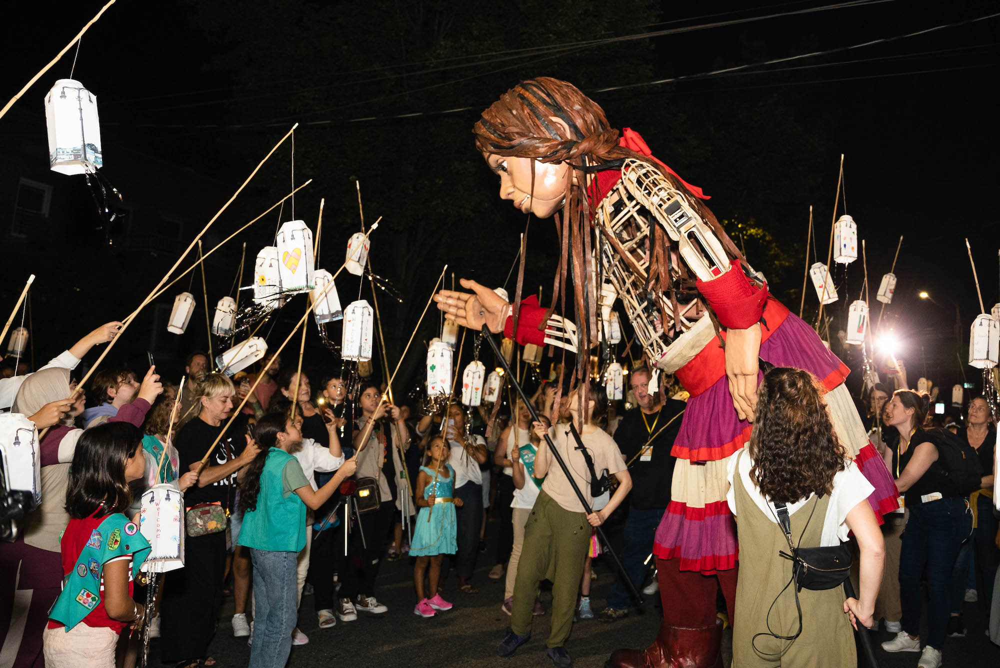 'Little Amal' arrives in New York City, bringing attention to world's ...