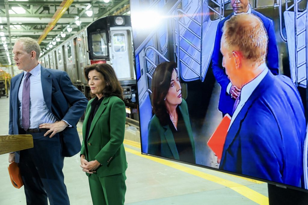 MTA to install security cameras in every subway car | 6sqft