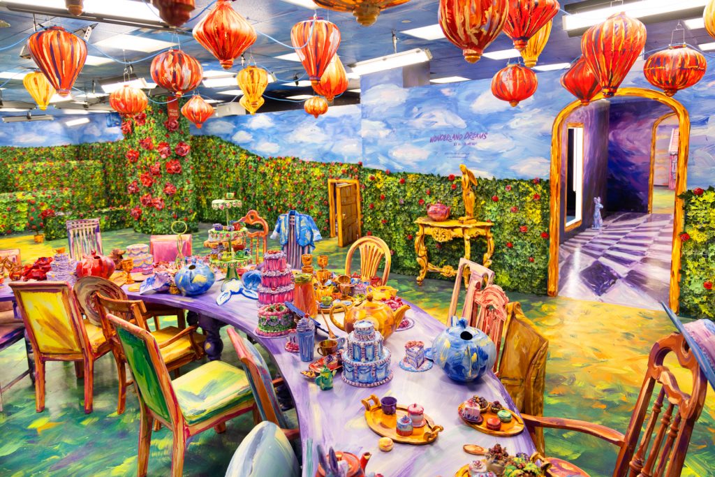 Whimsical 'Wonderland'-inspired art exhibit and bar opens in Midtown ...