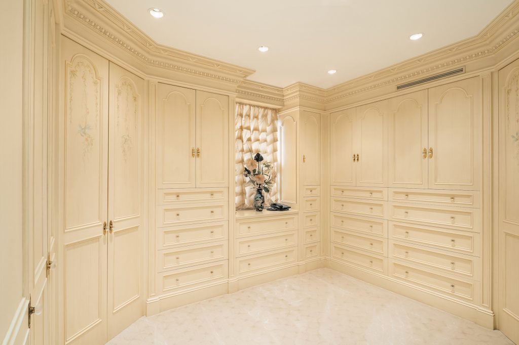This $27M Fifth Avenue condo spans the entire 6th floor, with staff ...