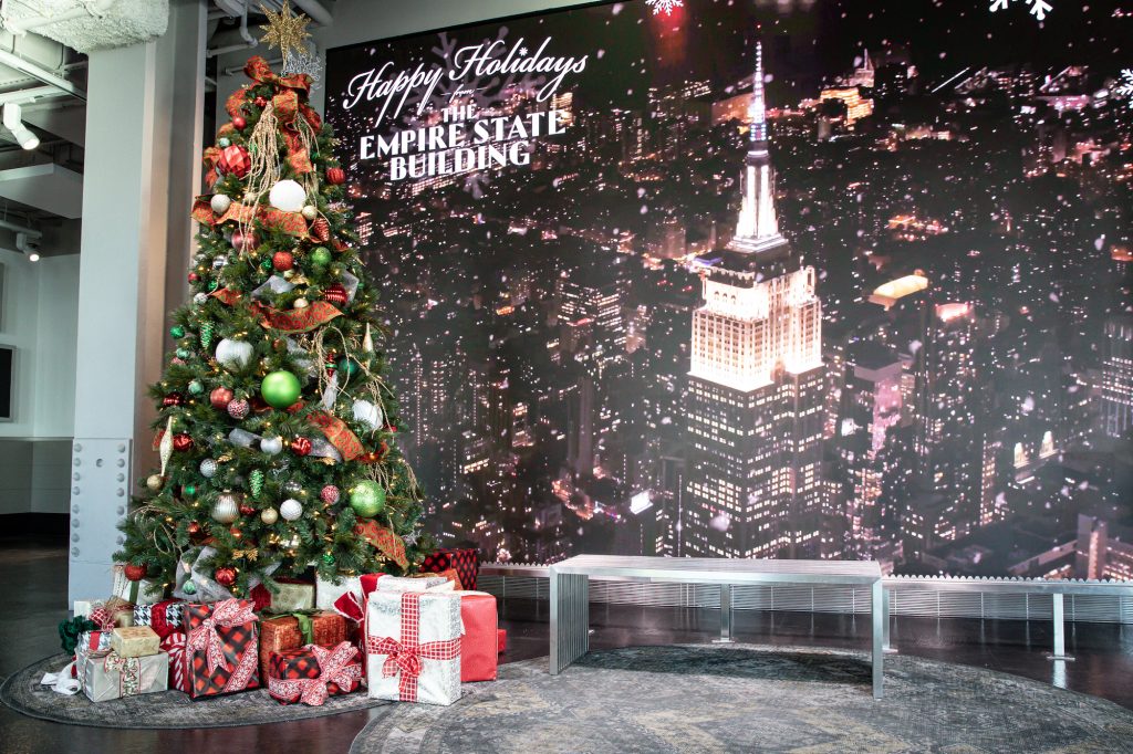 Santa Claus is coming to the Empire State Building's observation deck ...