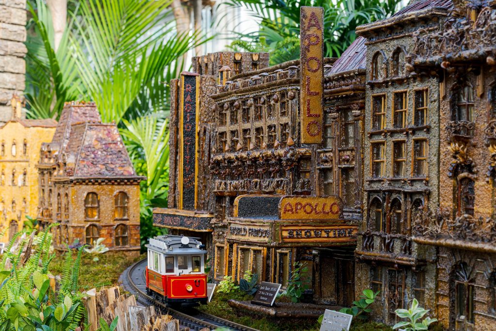 Inside the NYBG's Holiday Train Show, a whimsical tribute to NYC | 6sqft