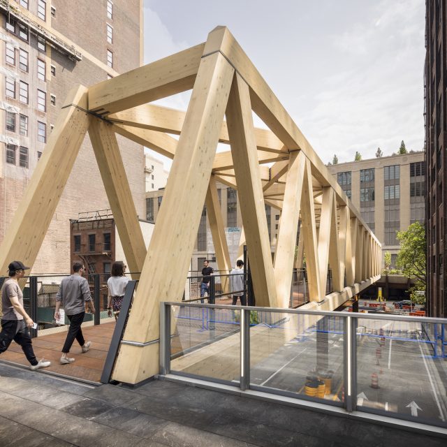 Elevated pathway connecting the High Line and Moynihan Train Hall opens ...