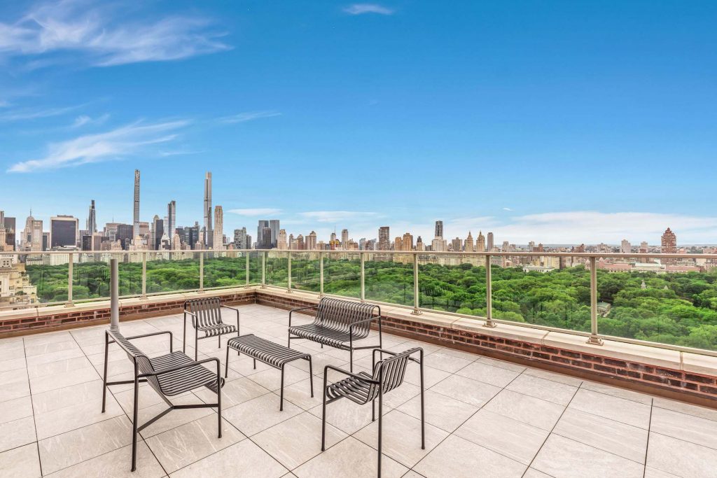 There's a room for everyone in this $4.7M Museum Mile co-op | 6sqft